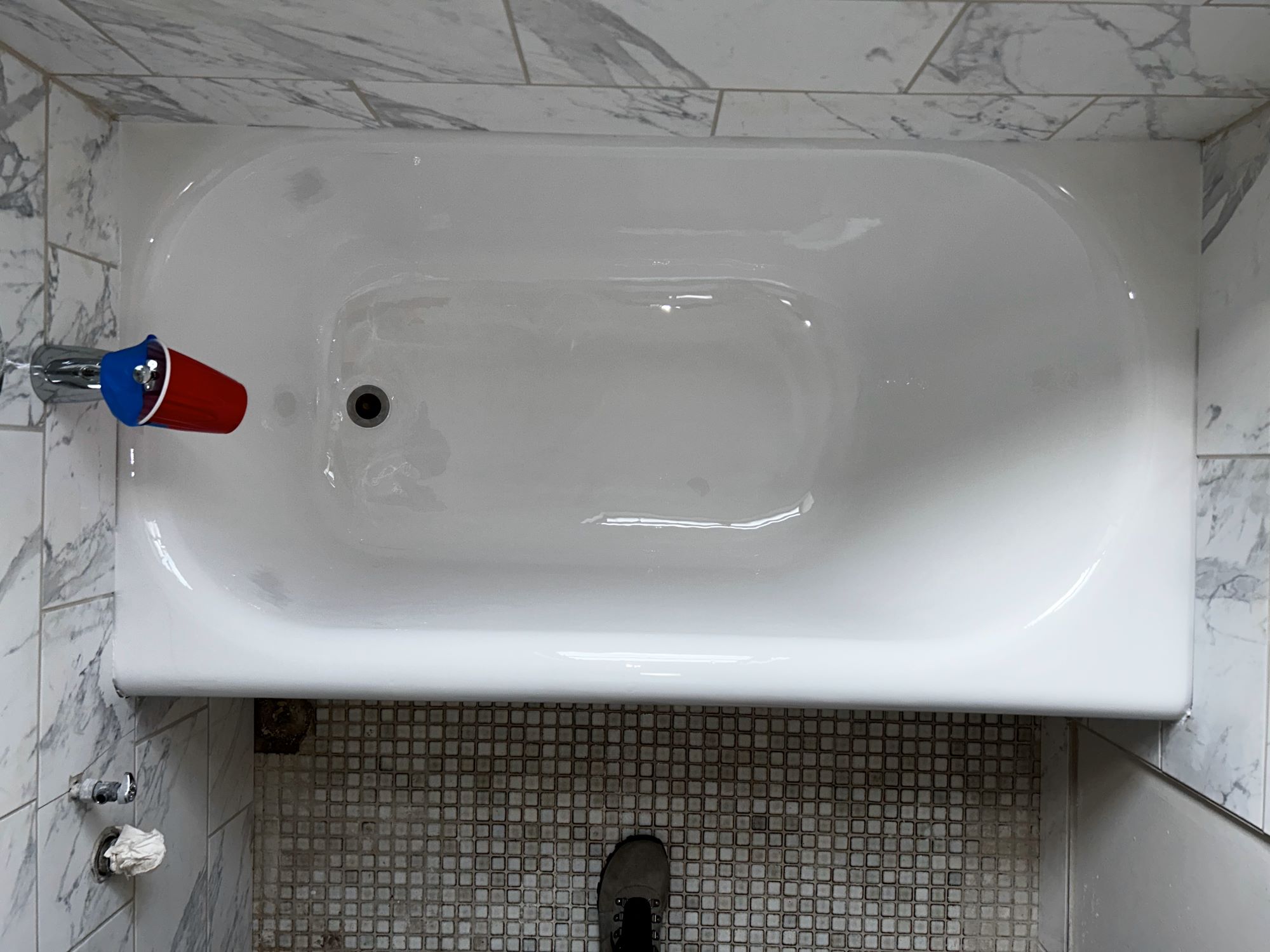 Expert bathtub refinishing in Chicago | Armoglaze Service.